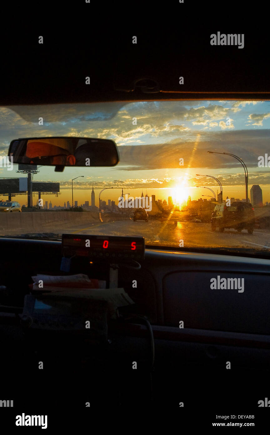 Taxi skyline hi-res stock photography and images - Alamy