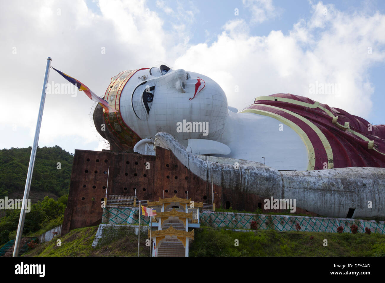 Win sein reclining buddha hi-res stock photography and images - Alamy