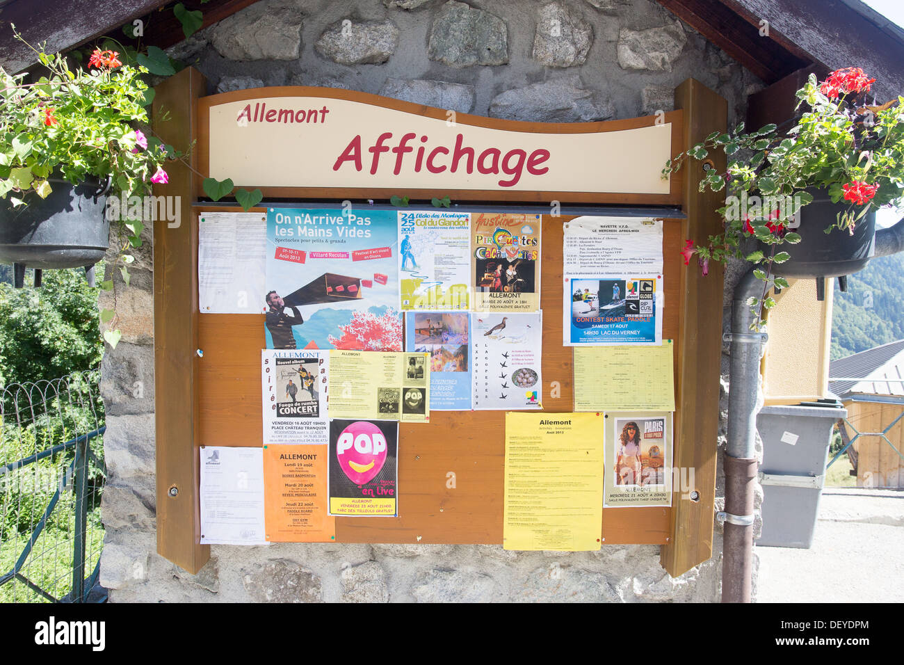 French tourist leaflets hi-res stock photography and images - Alamy