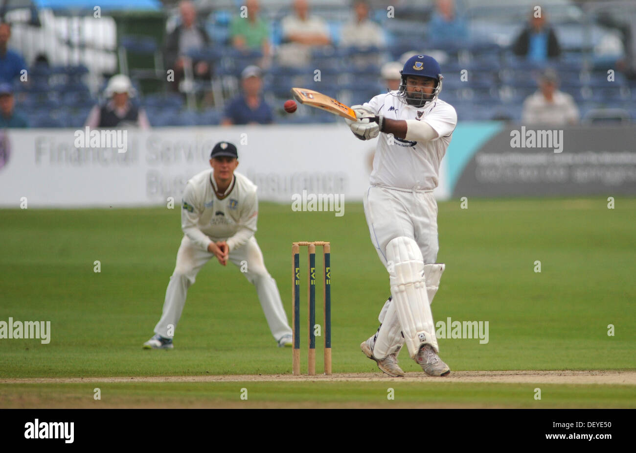 Cricket ball bat hi-res stock photography and images - Alamy