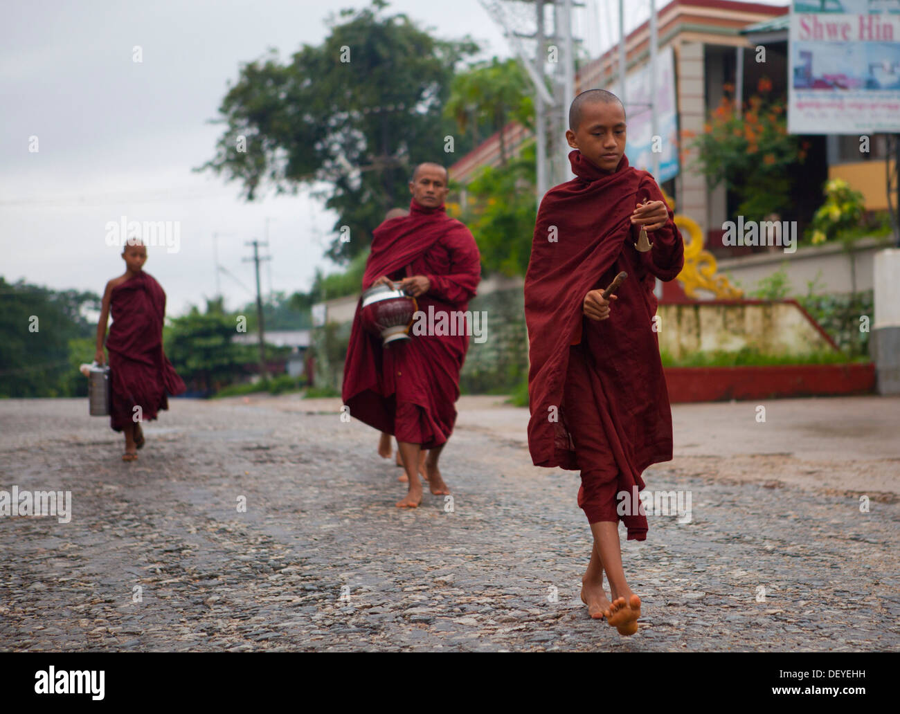 Myanmar market burma monks myanmar monks buddhist monk buddhist monks ...