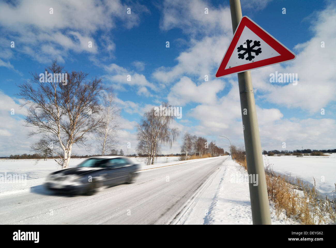 Slippery roads hi-res stock photography and images - Alamy
