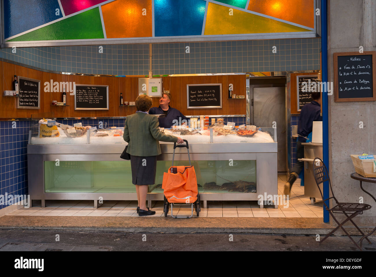Fish shop, Paris' Rive Gauche Stock Photo - Alamy