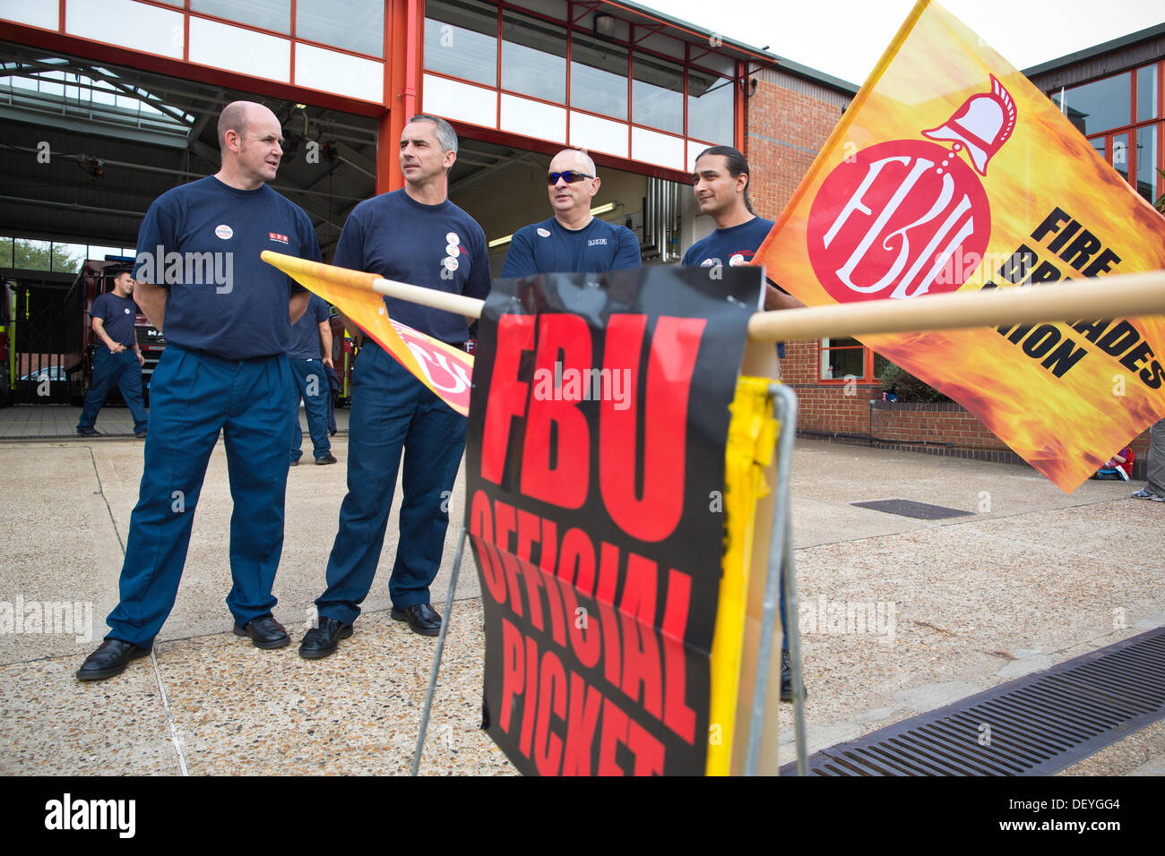 Fireman firemen hi-res stock photography and images - Alamy