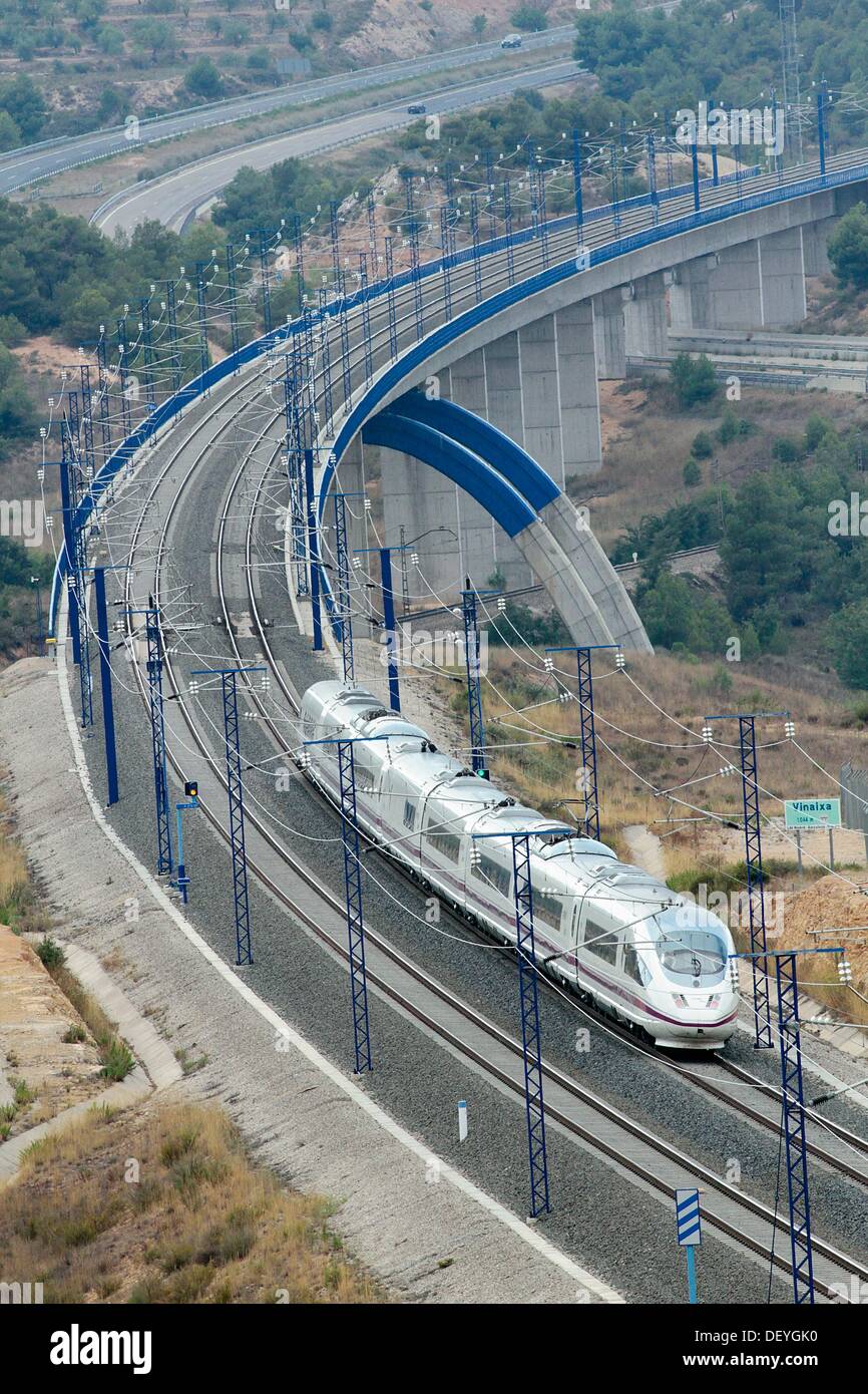 Ave 103 Train High Resolution Stock Photography and Images - Alamy