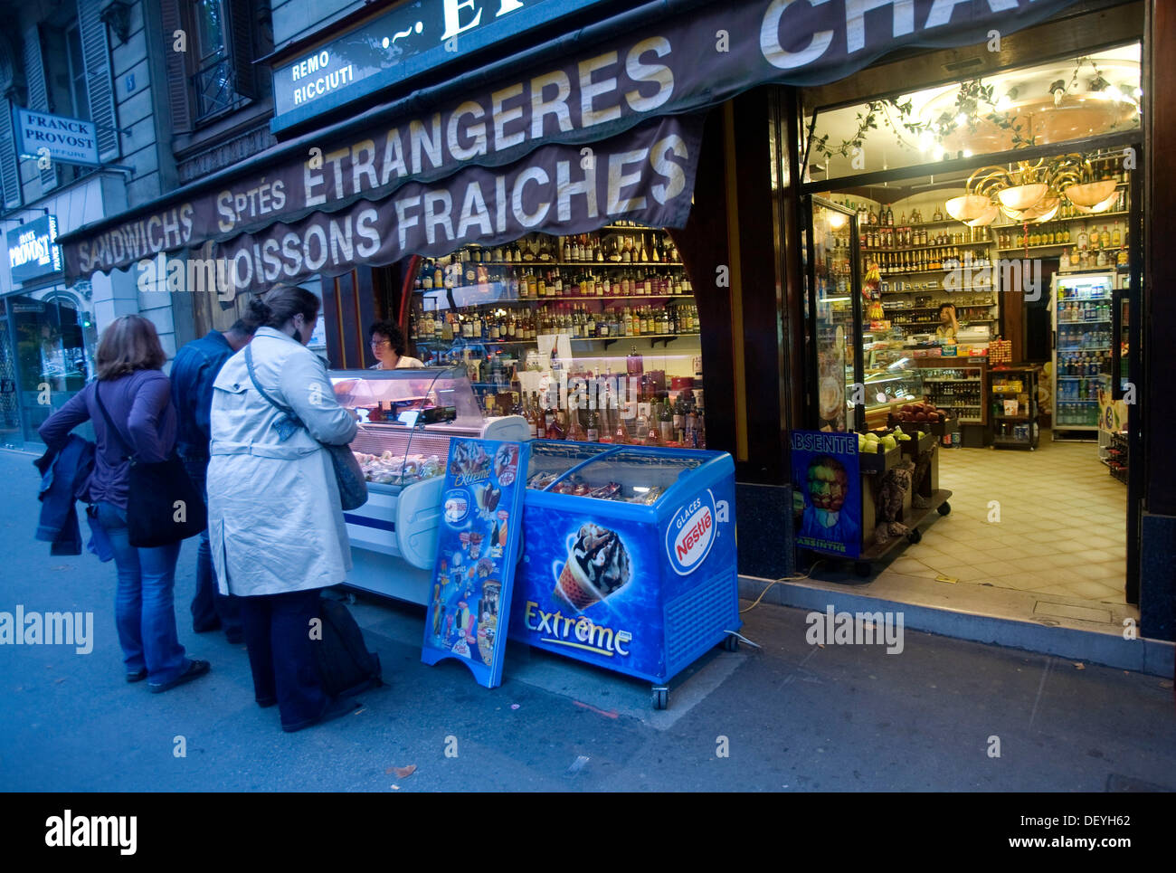 Paris and food hi-res stock photography and images - Alamy