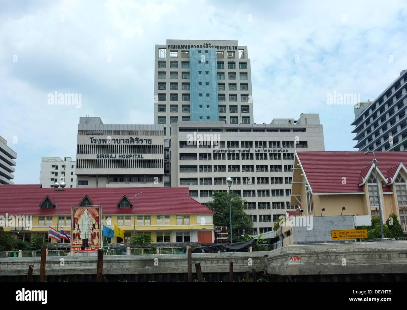 Siriraj Hospital, Bangkok Thailand Stock Photo - Alamy