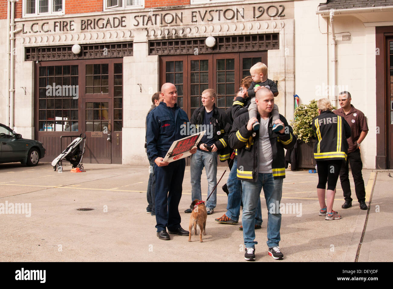 Fire station picket line hi-res stock photography and images - Alamy