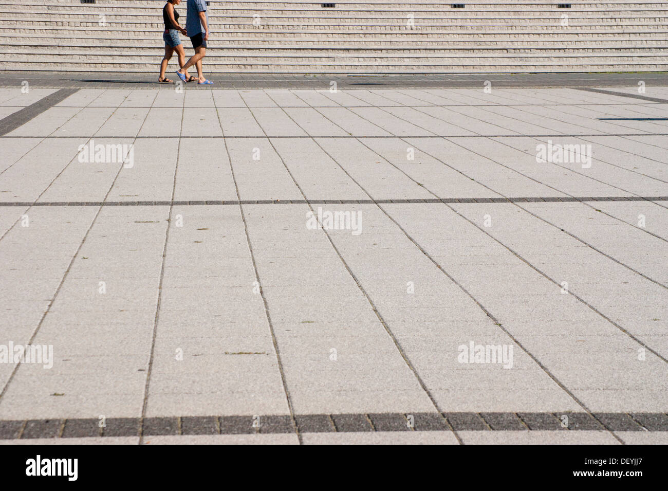 Walking couples hi-res stock photography and images - Alamy