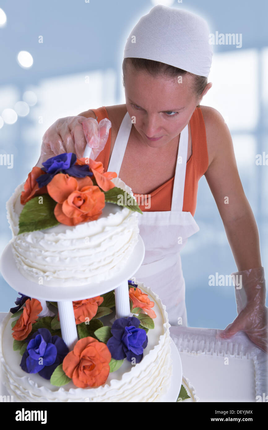 Baker making a cake hi-res stock photography and images - Alamy
