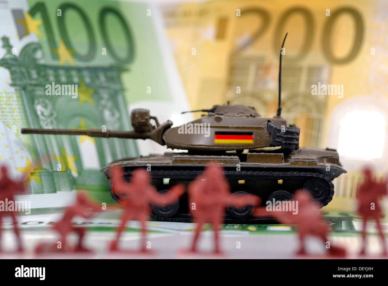 Currency symbols tanks hi-res stock photography and images - Alamy