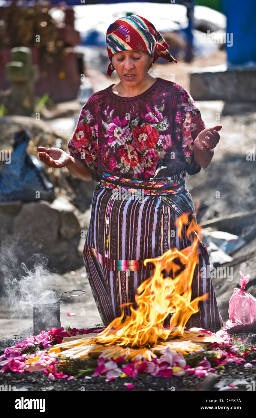 Native american traditional rituals hi-res stock photography and images ...