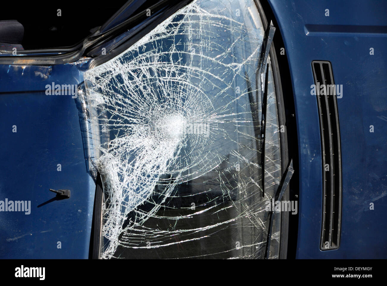 Traffic accident, shattered windshield Stock Photo - Alamy