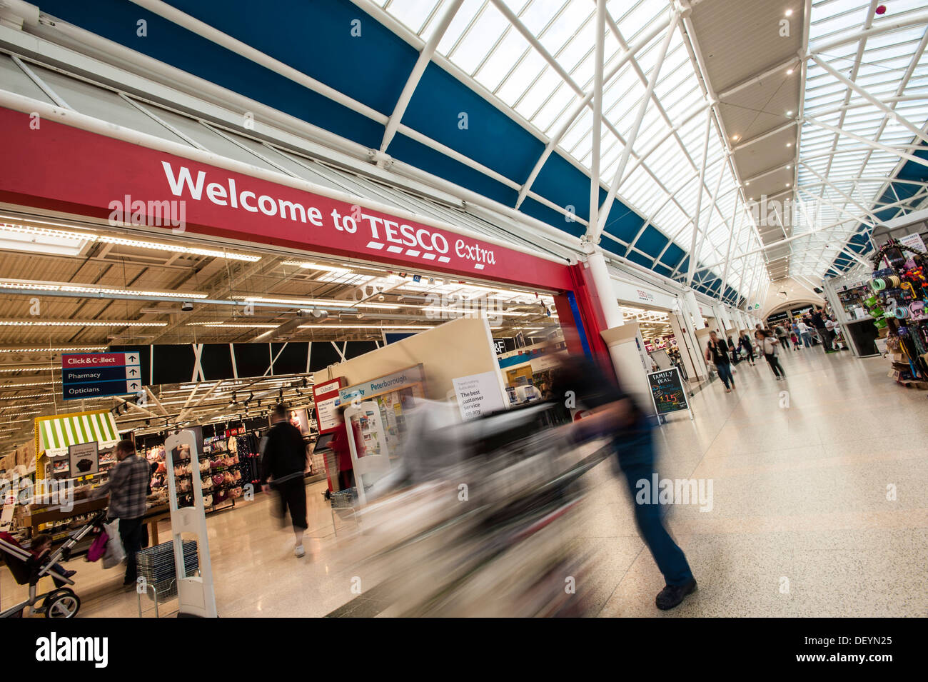 Tesco extra interiors hi-res stock photography and images - Alamy