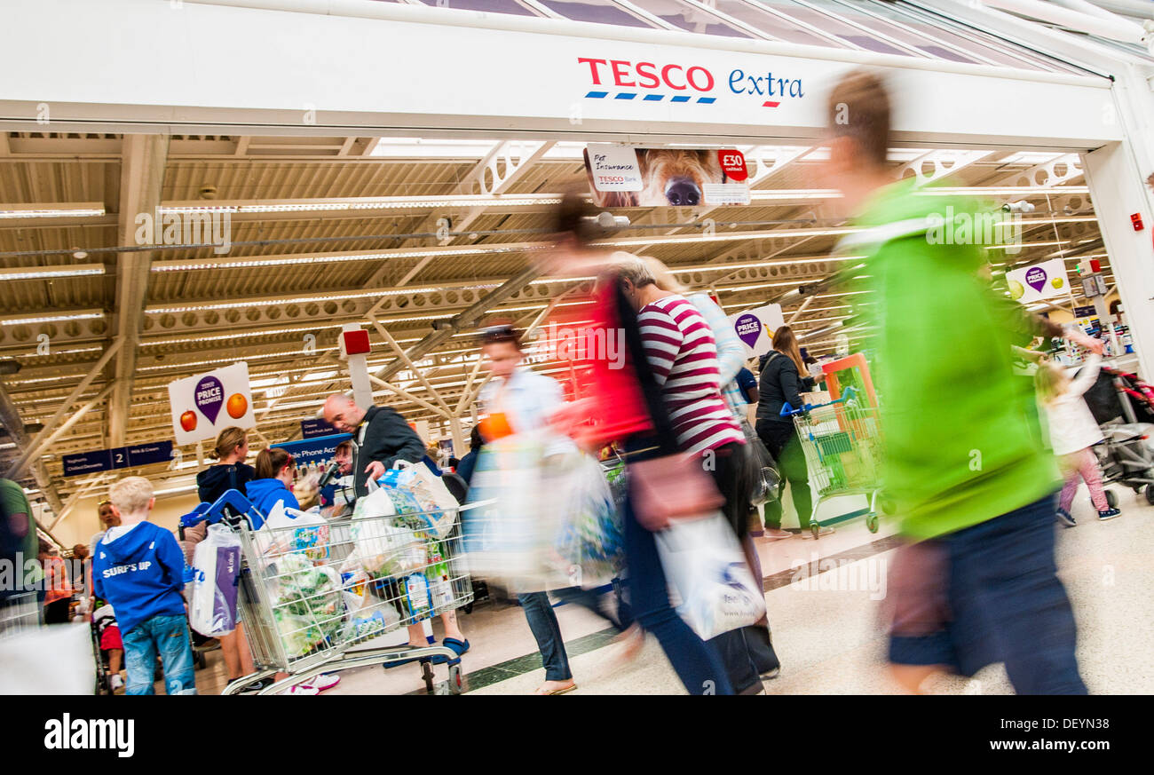 Tesco Extra shoppers Serpentine Green Peterborough Stock Photo - Alamy