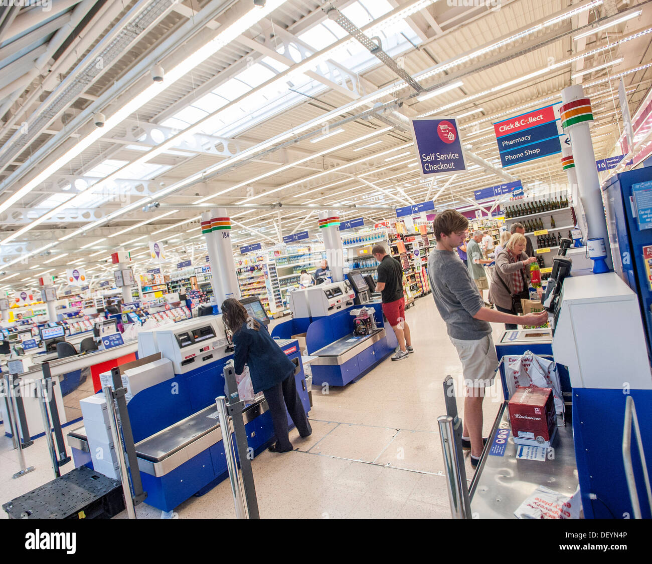 Tesco Extra shoppers Serpentine Green Peterborough Stock Photo - Alamy