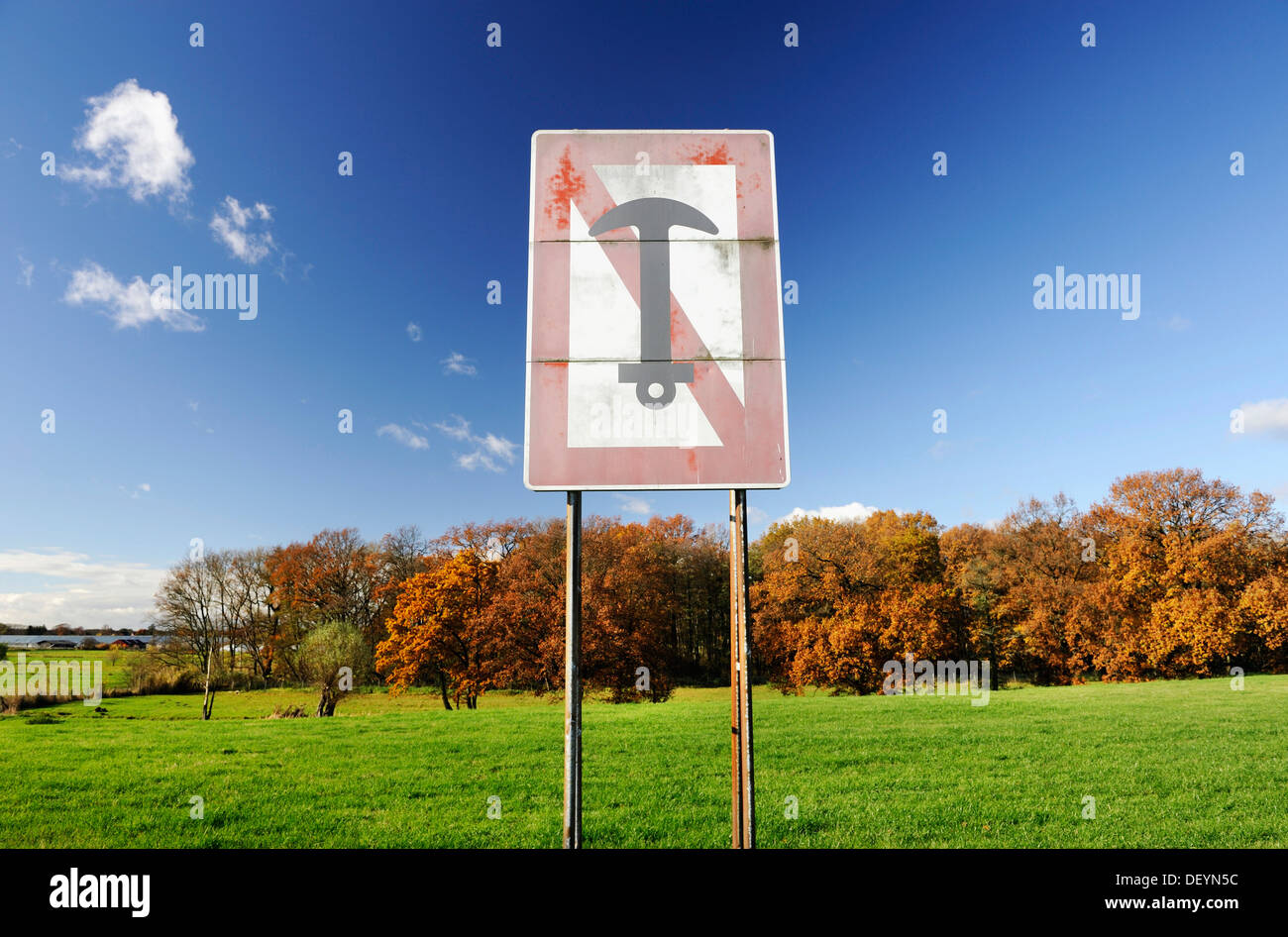 No mooring sign hi-res stock photography and images - Alamy
