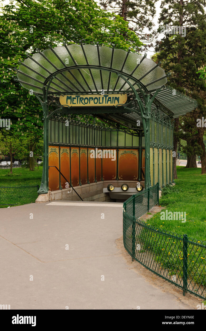 Metro Entry Stock Photos & Metro Entry Stock Images - Alamy