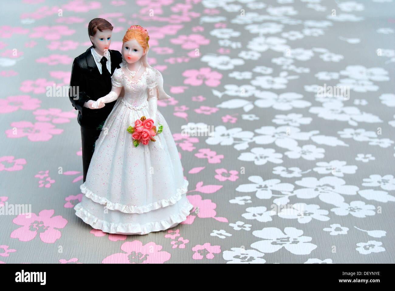 Bride and groom figures Stock Photo - Alamy
