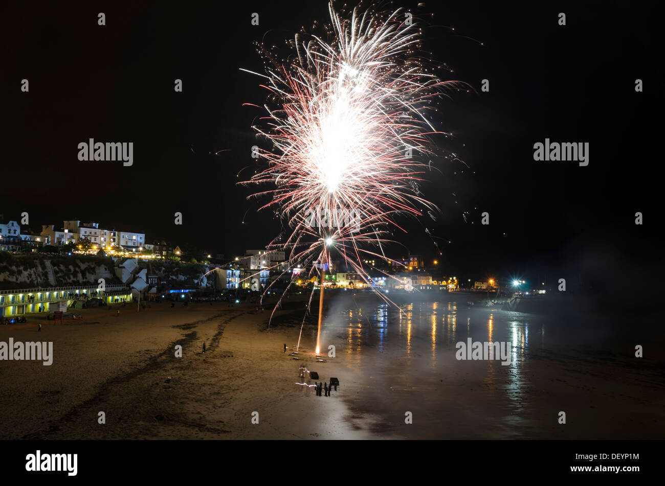 Beach fireworks hi-res stock photography and images - Alamy