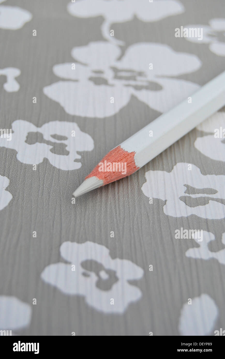 Single pencil hi-res stock photography and images - Alamy