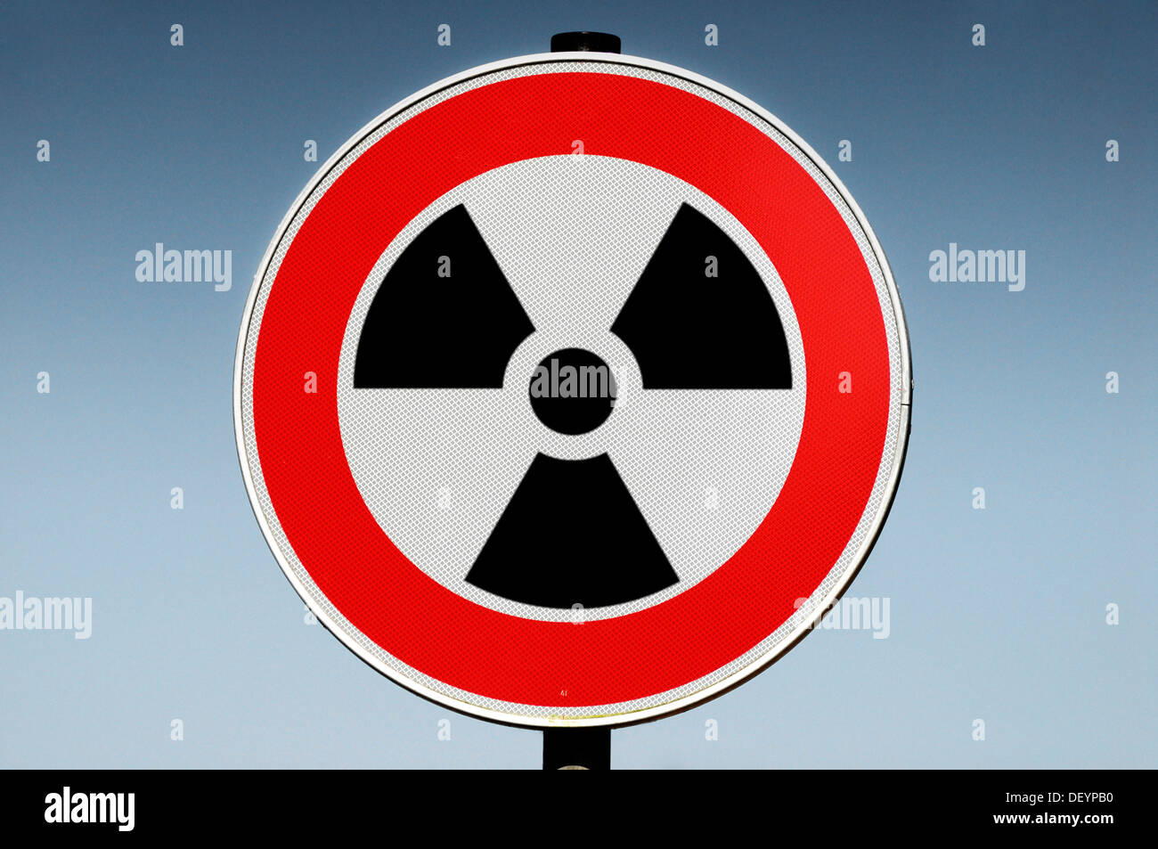 Nuclear symbol icon hi-res stock photography and images - Alamy
