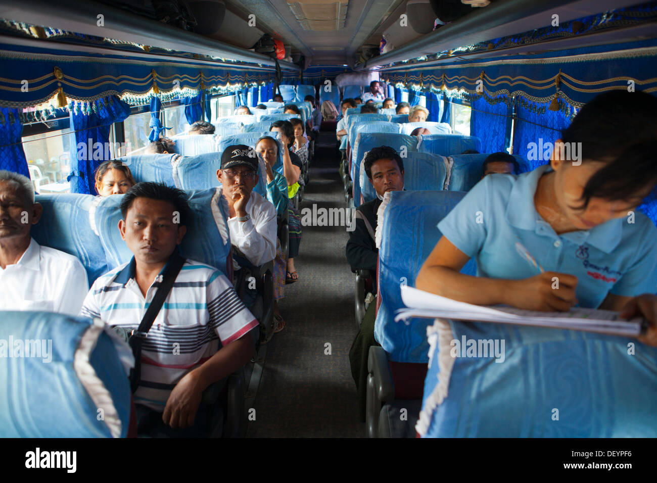 Wait bus hi-res stock photography and images - Alamy