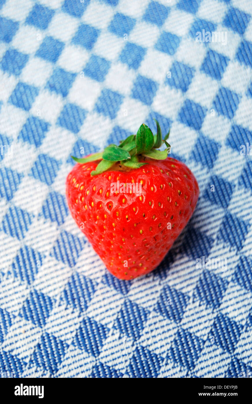Strawberry, checkered tablecloth Stock Photo - Alamy
