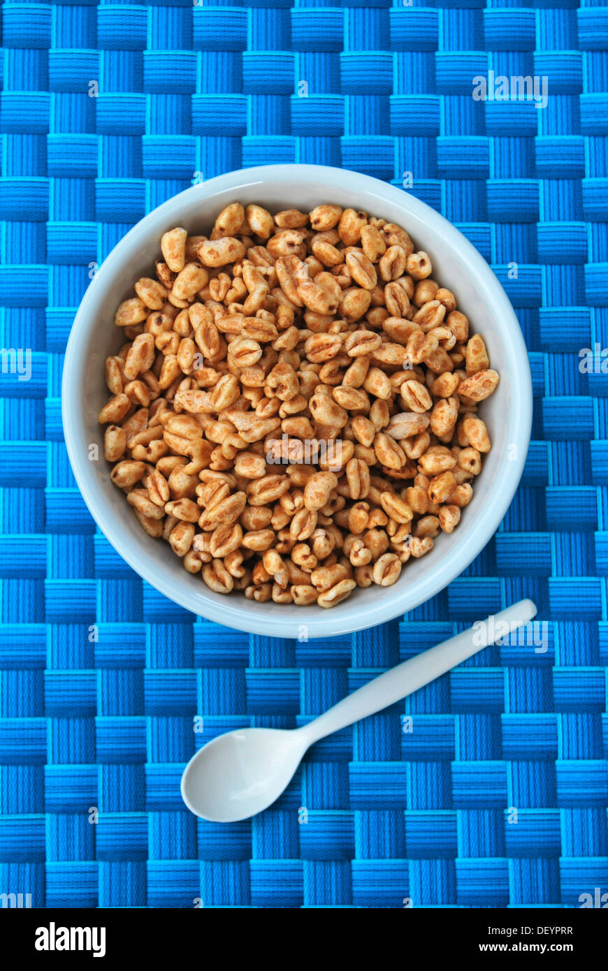 Honey wheat cereals, puffed wheat, bowl, spoon Stock Photo - Alamy