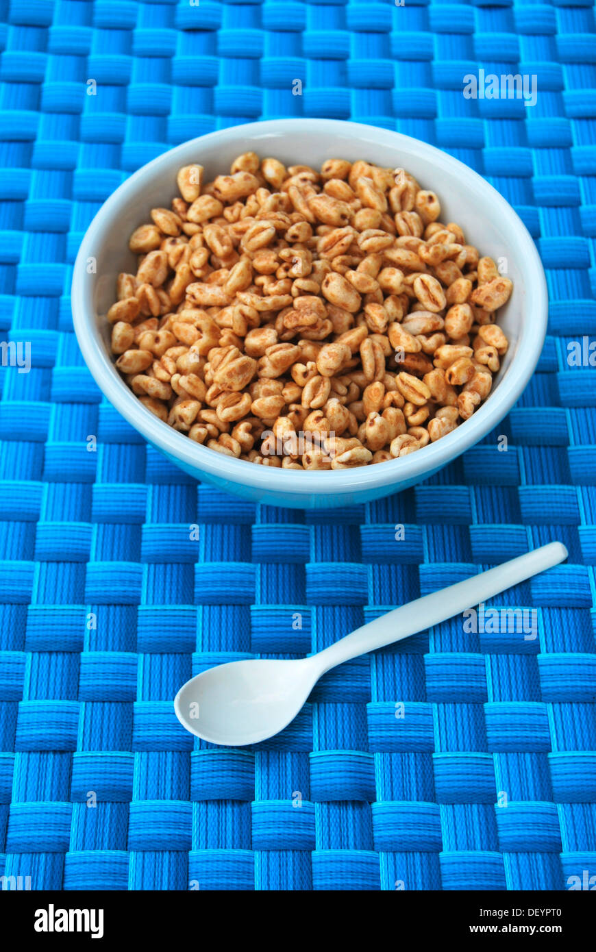 Puffed wheat hi-res stock photography and images - Alamy