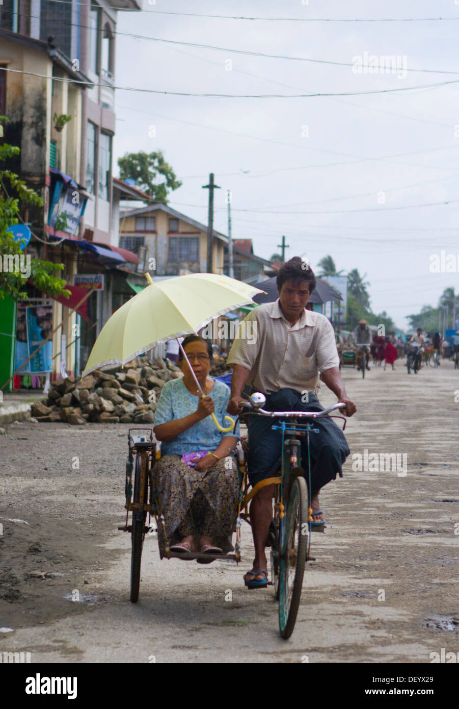 Tricycle rickshaw hi-res stock photography and images - Alamy