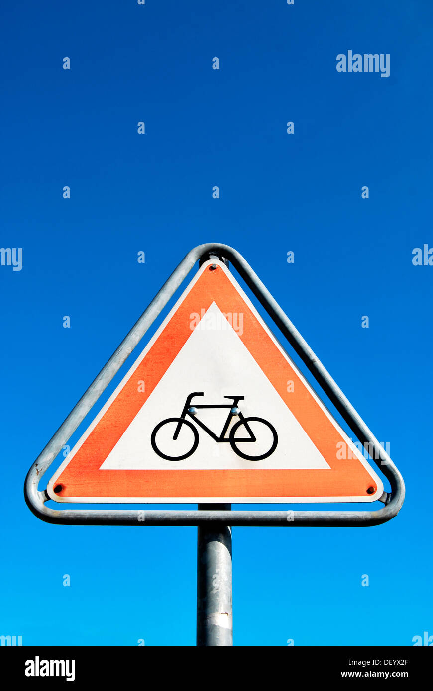 Cycles traffic sign hi-res stock photography and images - Alamy
