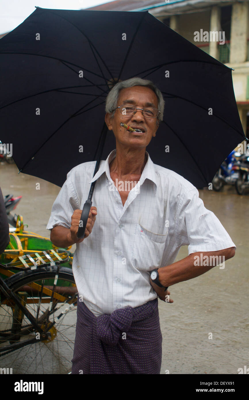 Burmese man hi-res stock photography and images - Alamy