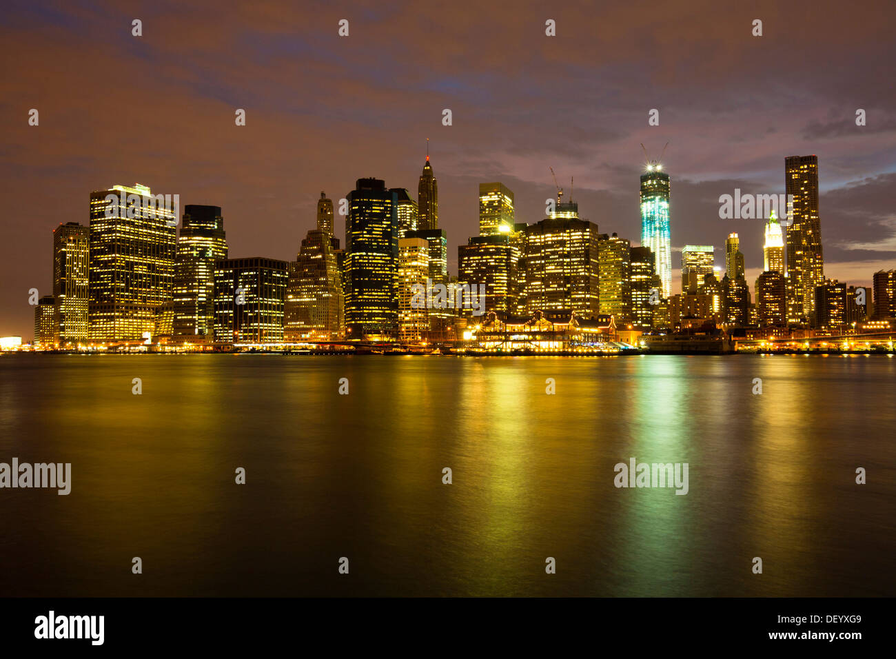 New york skyline from across the east river hi-res stock photography ...