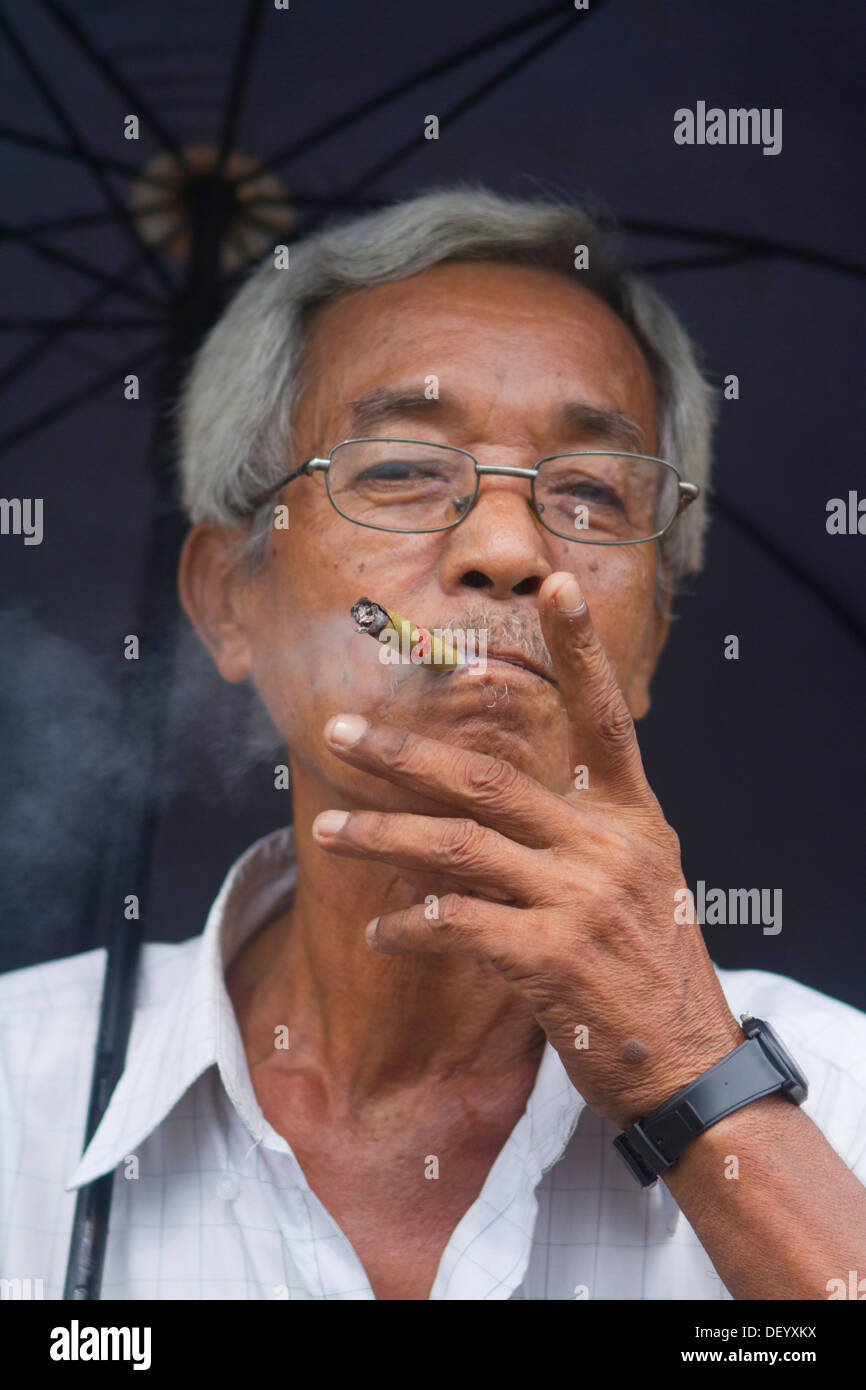 Burmese man hi-res stock photography and images - Alamy