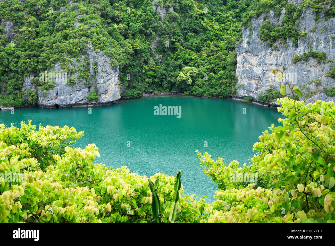 Ang tong by boat hi-res stock photography and images - Alamy