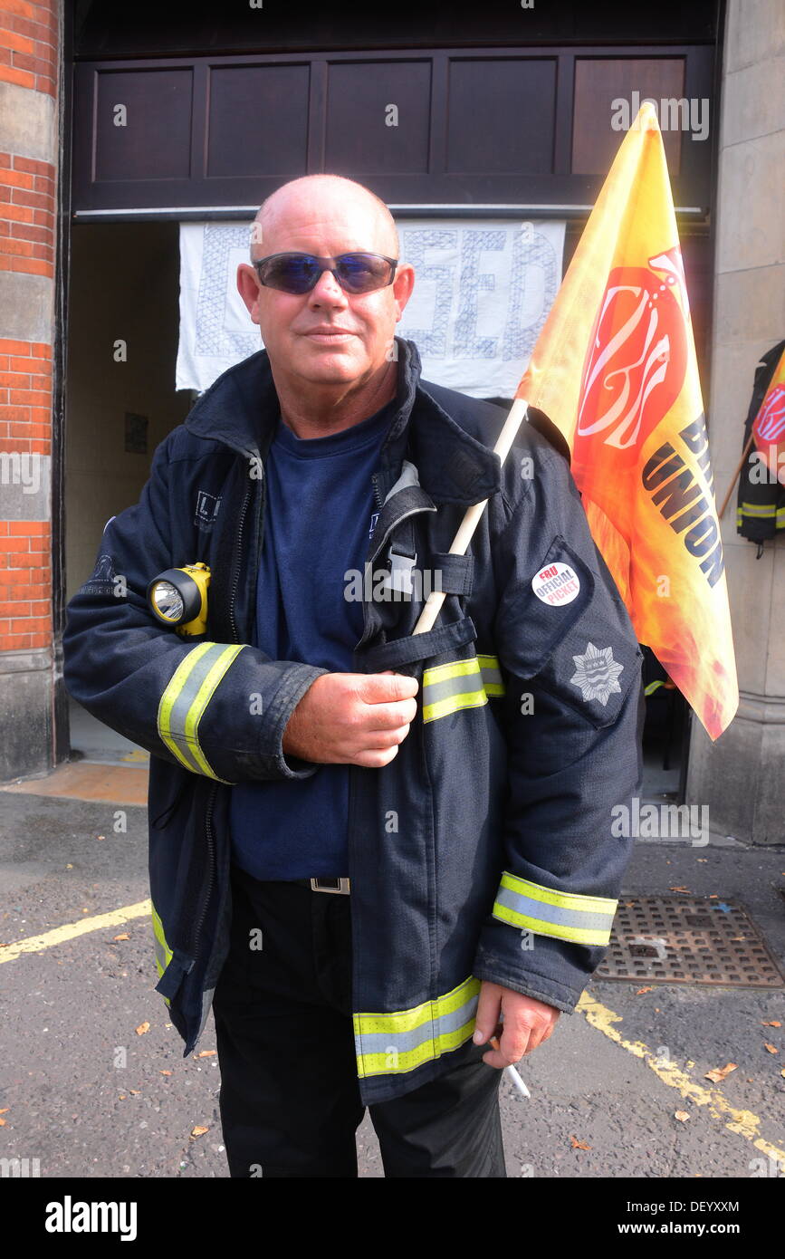 Fire brigade strike england uk hi-res stock photography and images - Alamy