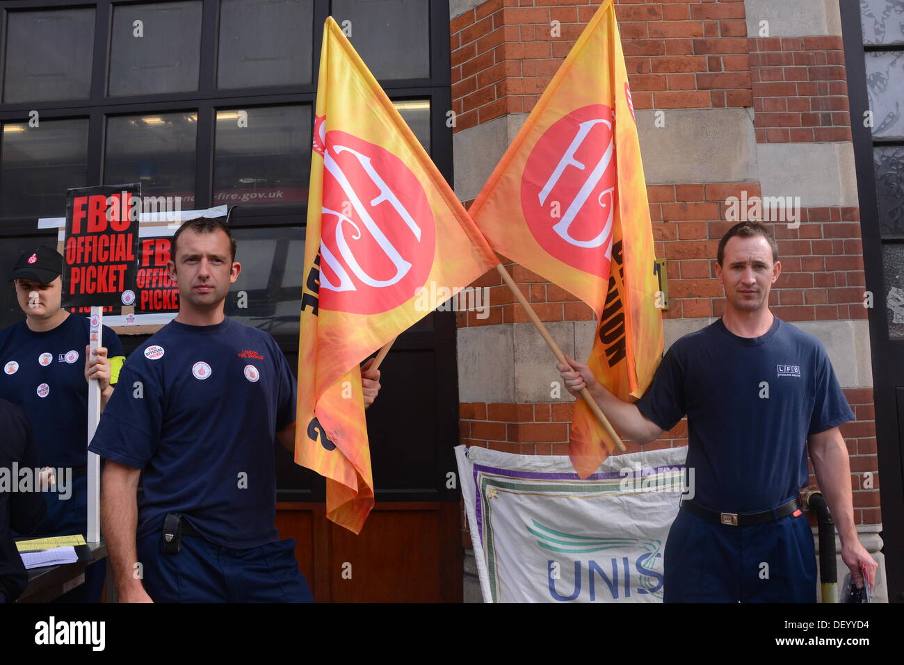Fire brigade strike england uk hi-res stock photography and images - Alamy
