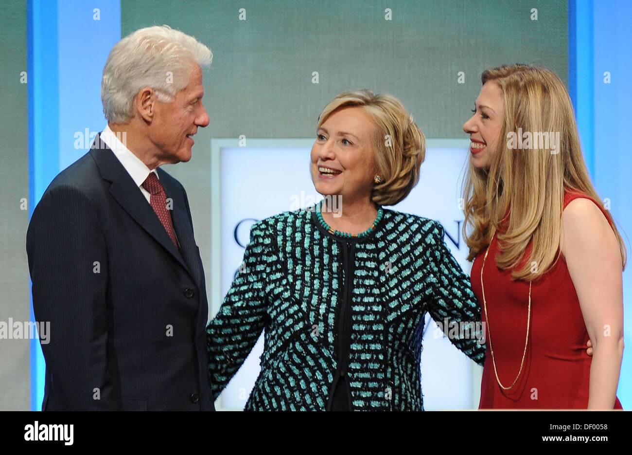 Bill clinton and hillary clinton 2013 hi-res stock photography and ...