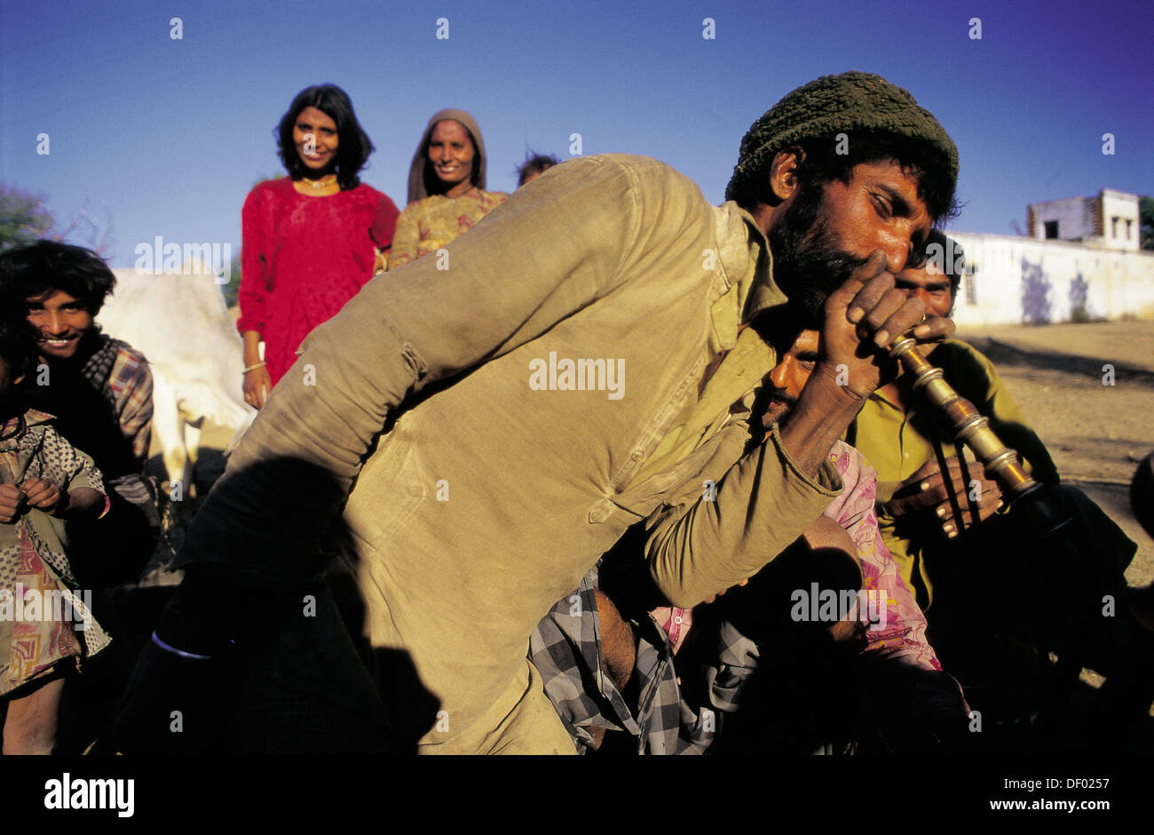 India pipe hi-res stock photography and images - Alamy