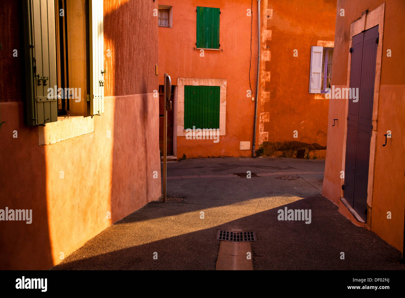 Colourful french houses hi-res stock photography and images - Alamy