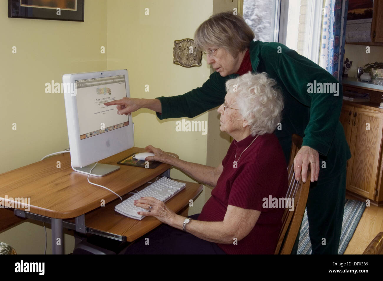 Elederly people hi-res stock photography and images - Alamy