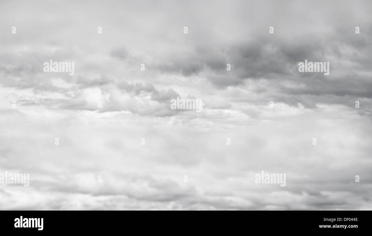 Grey overcast skies hi-res stock photography and images - Alamy
