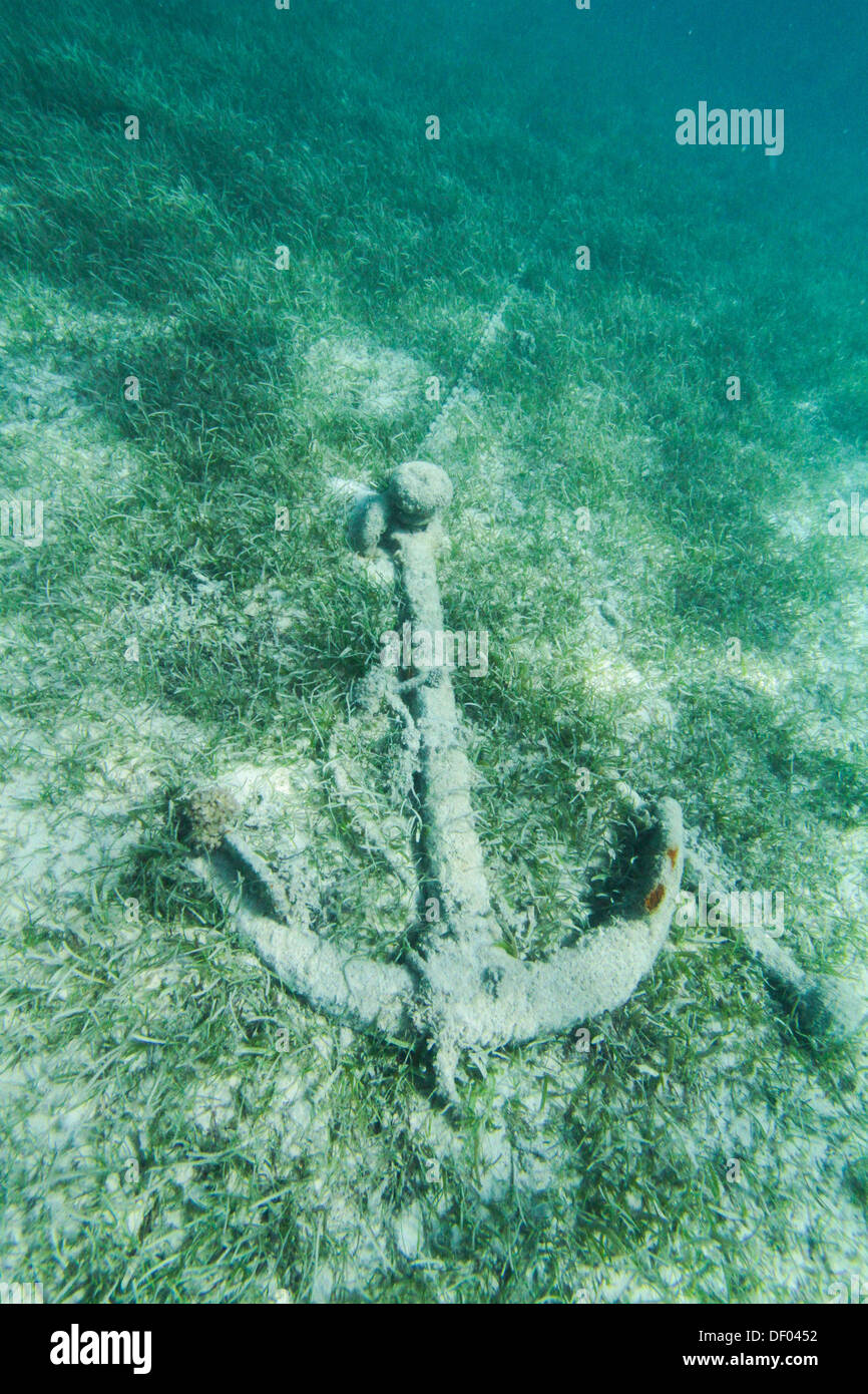 Underwater old anchor hi-res stock photography and images - Alamy