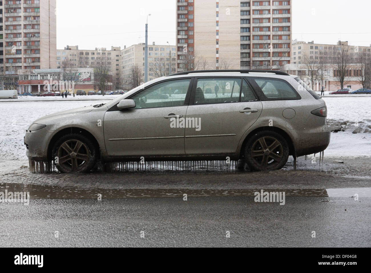 Car and bad weather hi-res stock photography and images - Alamy