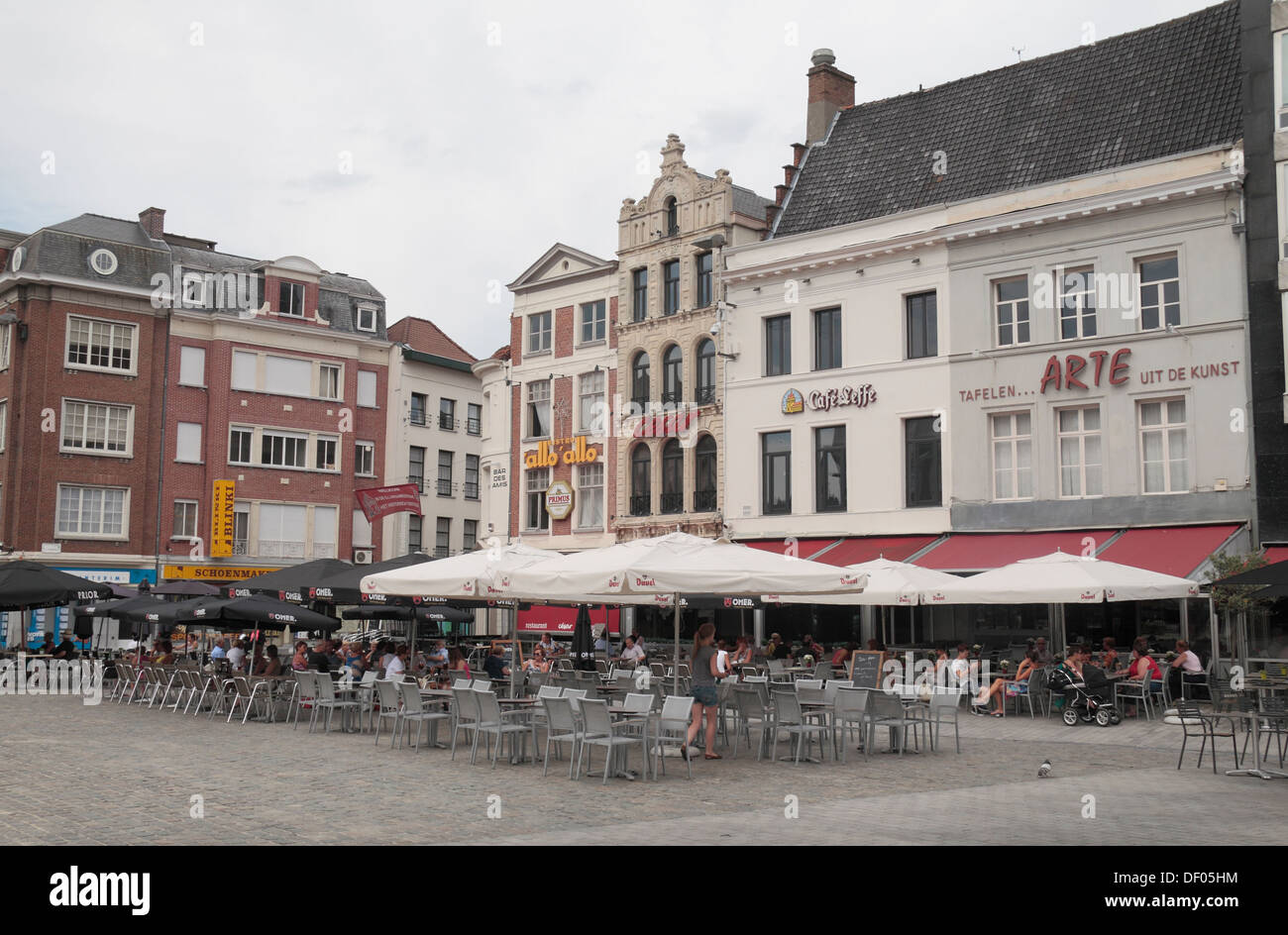 Cafes and restaurants in Graanmarkt/Grote Markt in Kortrijk, West ...