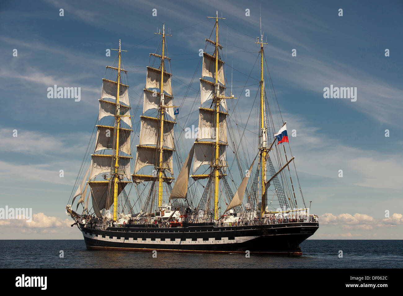 Four masted sailing ships hi-res stock photography and images - Alamy