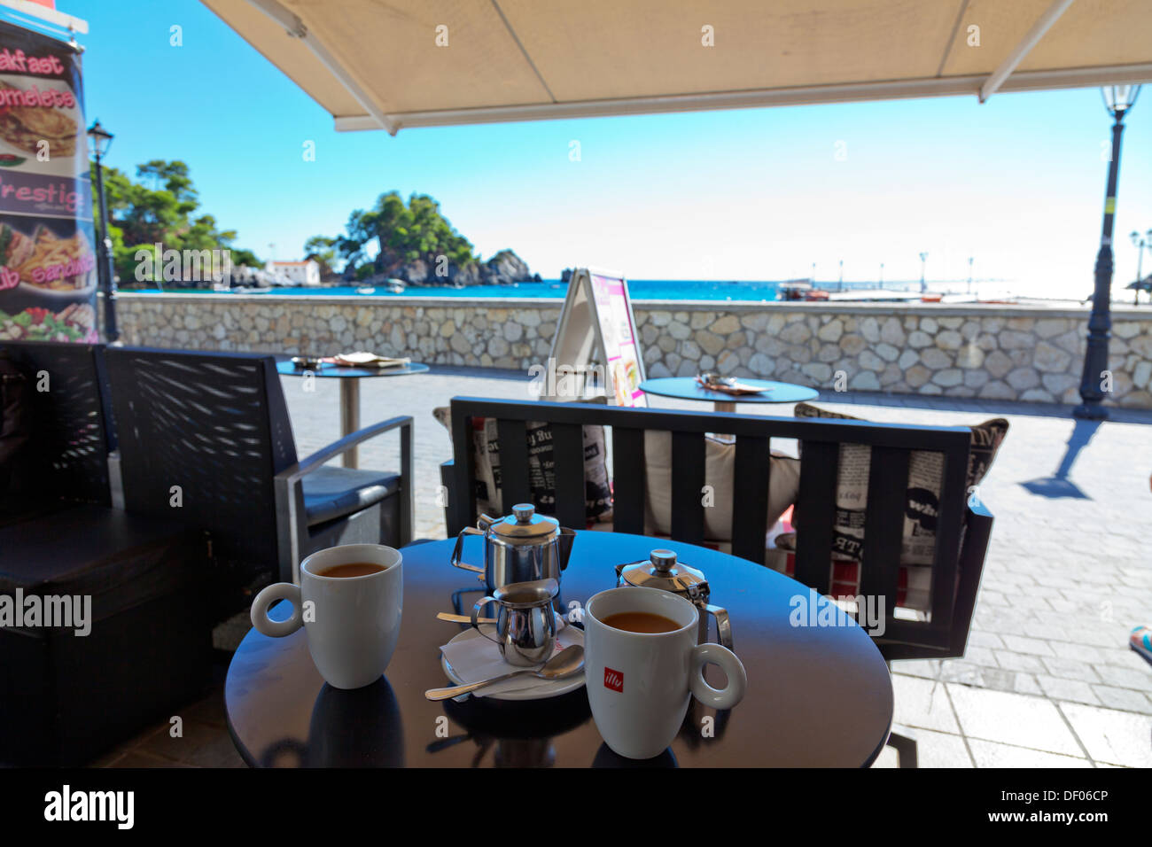 Mugs illy tea teapot on hi-res stock photography and images - Alamy