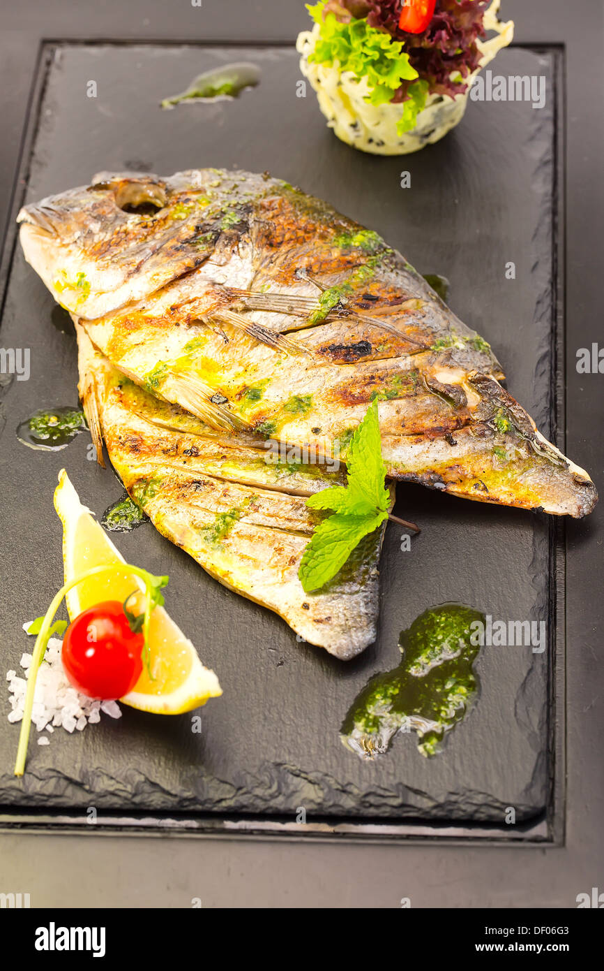 Whole golden fried fish hi-res stock photography and images - Alamy