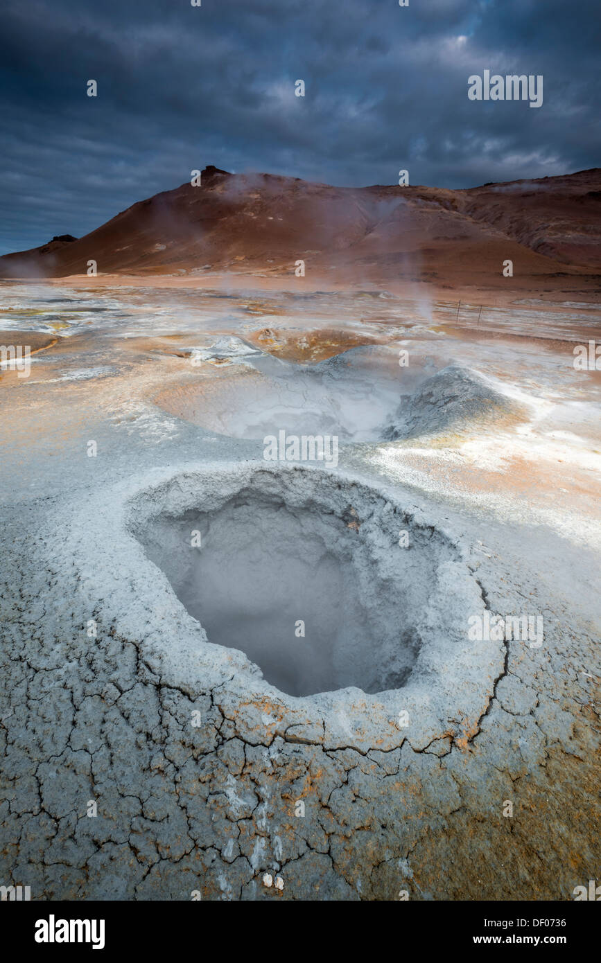 Sulfur pools hi-res stock photography and images - Alamy